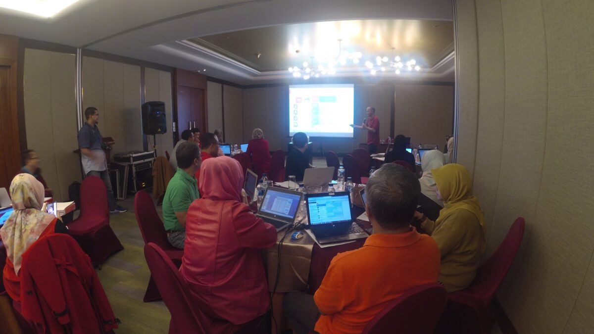 Pemberian Sertifikat Kepada Layanan Plasa Telkom Terbaik 2018 - PT ...